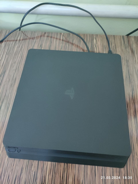 Ps4 slim sotiladi 9.00 prashivka