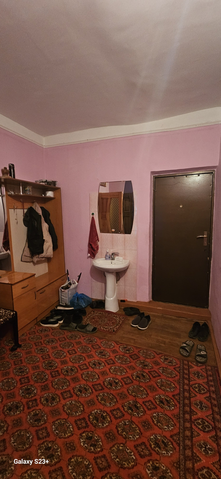 Mehribon atel yonida 3 xonali kv sotiladi.