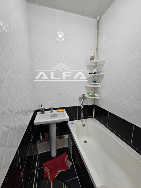 3 xonali 65m² 4-qavat sotiladi.