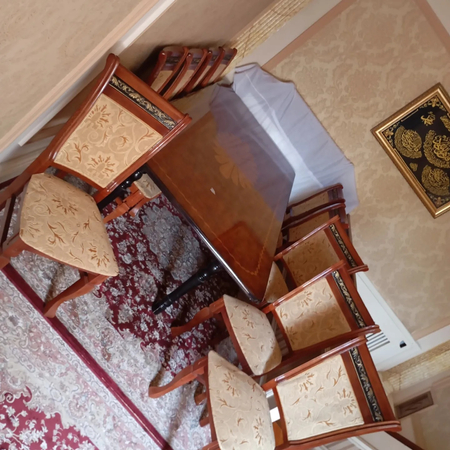 Продаётся стол и стулья в идеальном состоянии