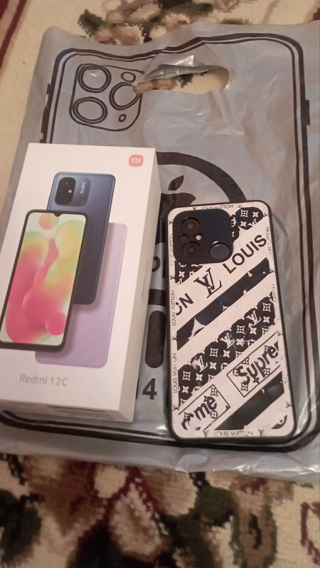 Sotiladi redmi 12 c yangi 1yil bumati hali xotira 128/4