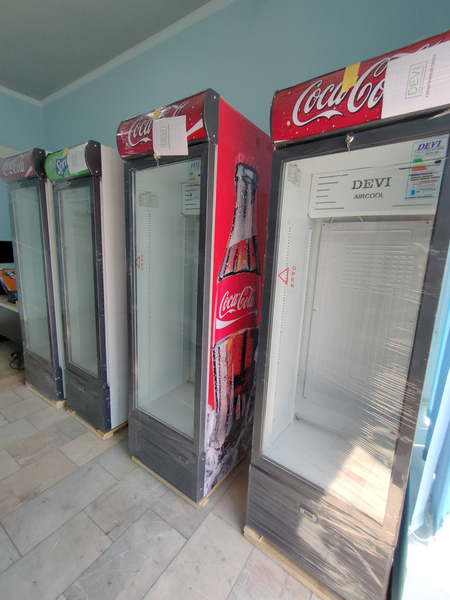 Продаются витриные холодильники.