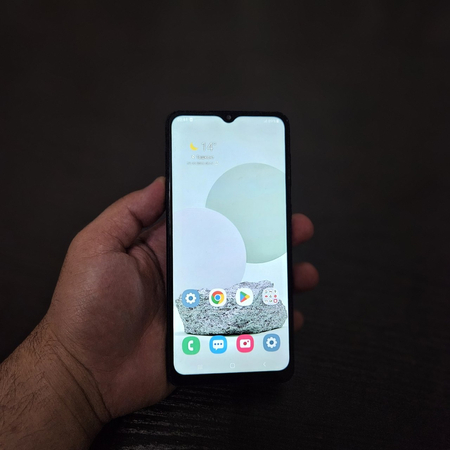Samsung A02 srochna sotiladi