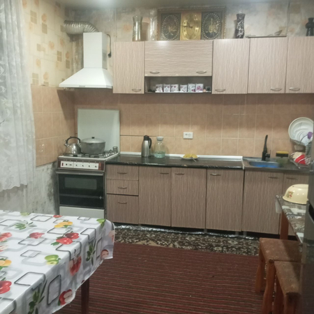 dom sotiladi surochni sergili straitelda 2 xona 4 xona qilingan 72 kva