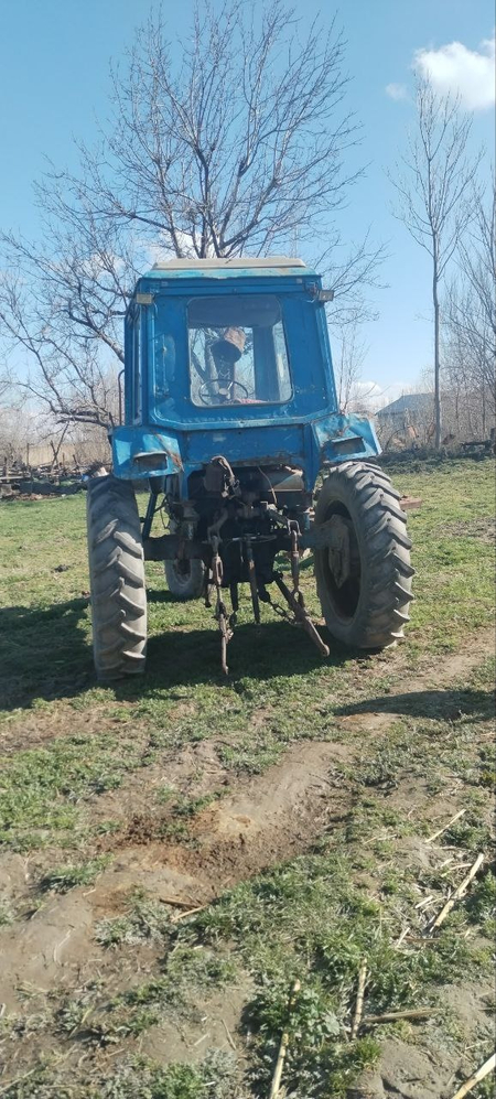 MTZ 80 sotiladi ishonchli