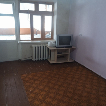 Продаётся Чирчик 1ком 9мик 3этаж