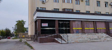 Сдается в аренду помещение площадью 140 кв. м., вдоль дороги.