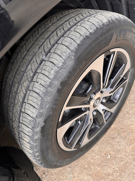 Toyota LC 200 ga michelin b/u balon sotiladi.