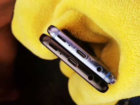 Samsung Galaxy S9 DUOS. OzU 4 GB. Joyi 64 GB. IME Ishliydi. Garantya