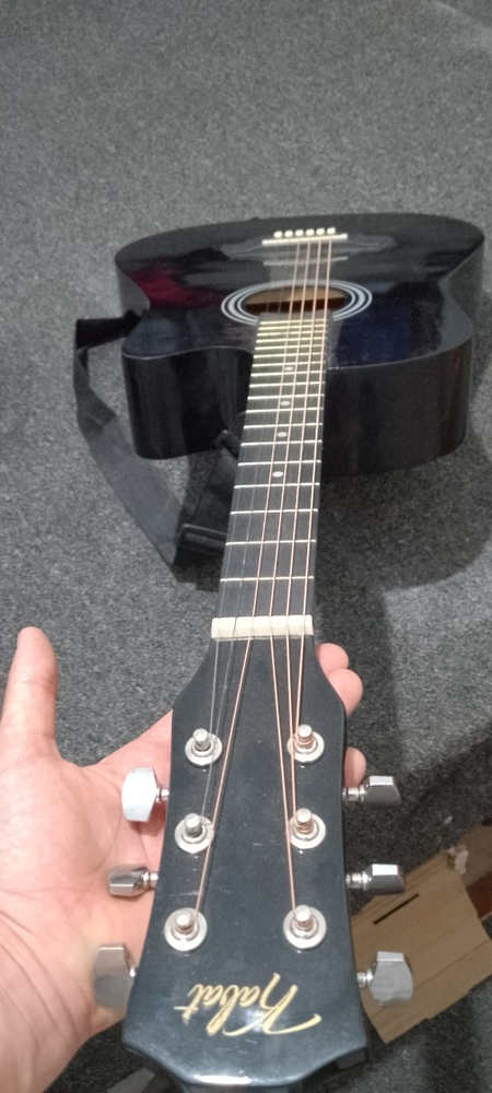 Gitara 38 raz 750 ming kelishamiz remin gʻilob bor 15 kun buldi olgani