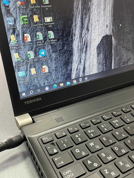Toshiba notebook sotiladi (Продаётся ноутбук)