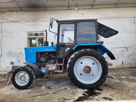 Belarus traktor mtz 82.1 sotiladi