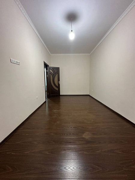 Srochna kvartira sotiladi 2 xonali