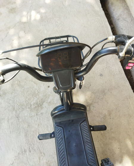 Skuter moped elektron