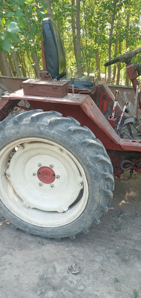 T 25 traktor sotlad