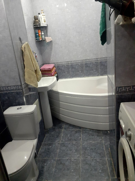 Срочно, сотилади 9 этаж, 4 хонали 82,43 кв
