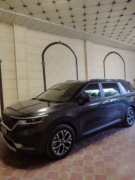 Kia carnival yngi 2023yil