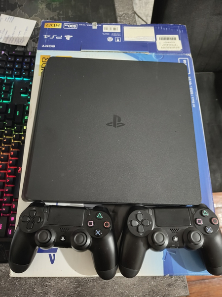 Playstation 4 slim