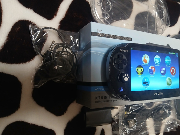 Assalom alekum Psp Vita Sotiladi 128gb + 64gb 2ta fleshka