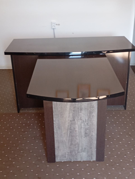 Komplekt stol sotiladi