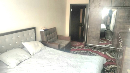 Квартира сотилади. ЯнгиХаёт 8-худуд.  3/5/7.  74м²