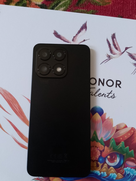 Honor x8a 6/128.