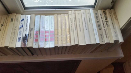 книги в офис арт кафе