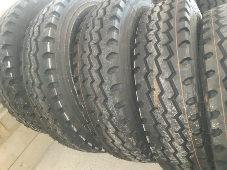 Автошина 12.00R20 PR22 . 22 - Слойный BS28 SAFEHOLDER (китай)