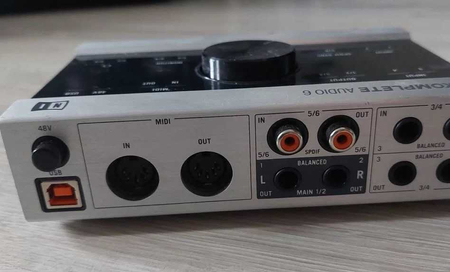 Native instruments komplete audio 6