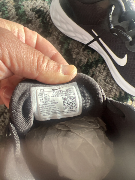 Nike REVOLUTION 100% original