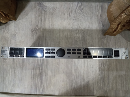 Процессор эффектов Behringer DCX2496
