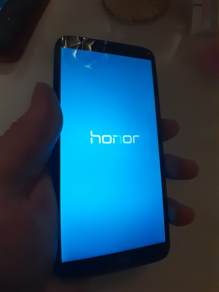 Assalom alekum telefon sotiladi Xonor 2ta Sim 16gb