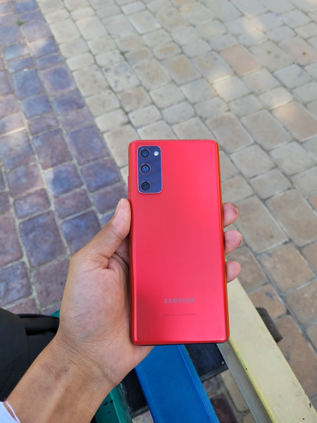Samsung S20 FE 5G holati zoʻr. Garantiya