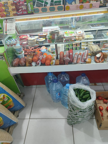 Vitrina xaladilni uzunligi 2.6 m xoladi b/u iwlawi zor  2 ta bor