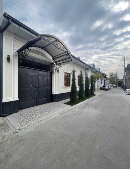 Продается Евро дом Ор-р: 1-чарх Комолон 270м2