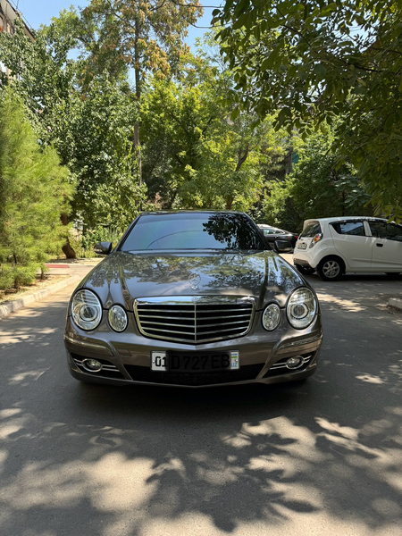 Mercedes-Benz W211 E550
