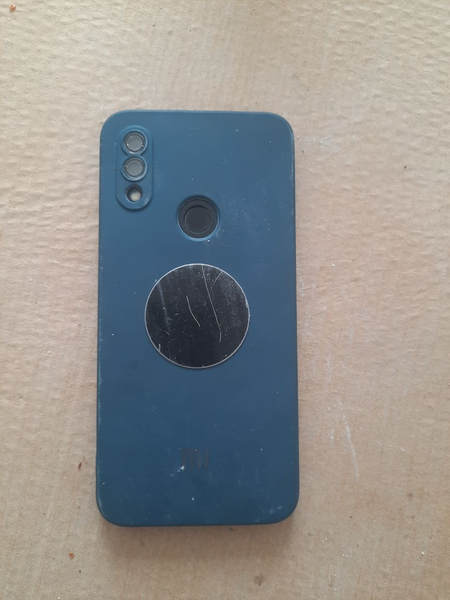 Redmi 7 sotiladi karobka dakumenti bor