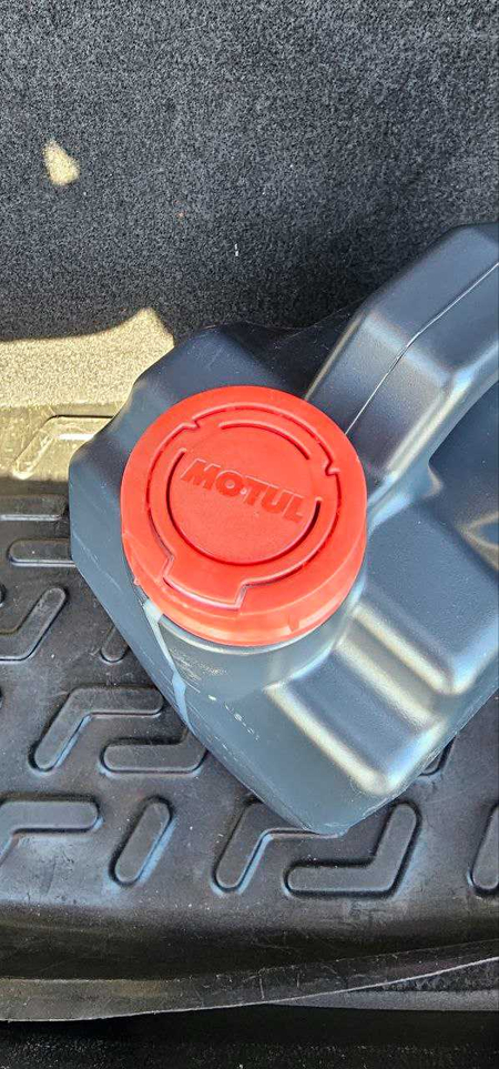 Продам моторное масло MOTUL
