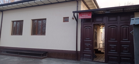 Продам 2- дома . На берегу реки.