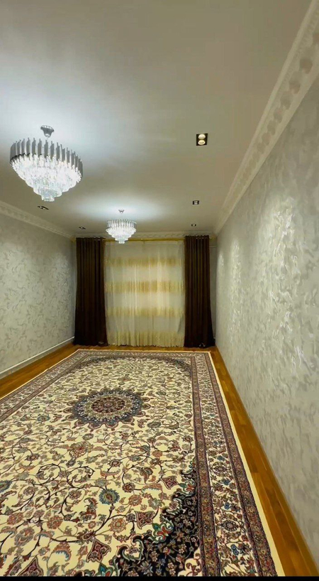 Uy sotiladi. Toshkent shahar. Olmazor 3,5 sotik 8 hona. 3 ta san uzel.