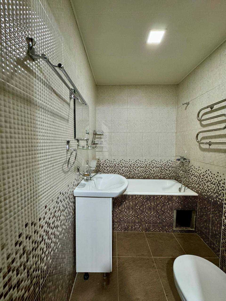 Uy sotaman CHilonzor26 3xona 4-etaj remontli balkon 2*6 maydoni 70