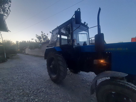 Traktor sotiladi
