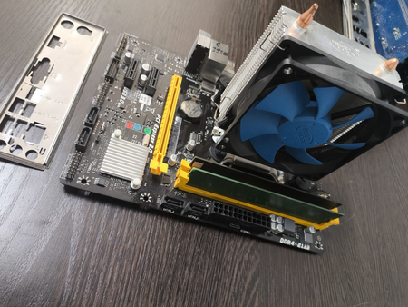 Biostar H110+i3 7100+8Gb