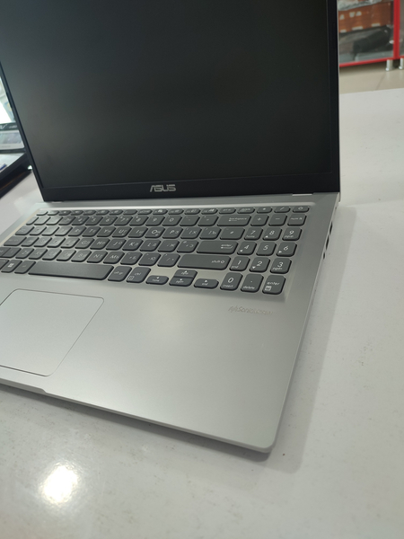 Asus sumkasi bilan yangi pokoleniyasi