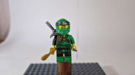 Продаю Lego ninjago по 11 сезону коробка и инструкция имеются