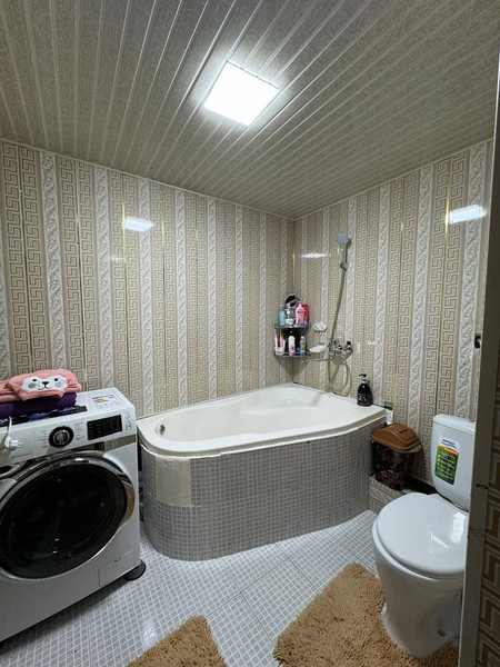 Срочно тайёр 6 сотихли ховли сотилади.\\n 8 ta xona, 3 ta sanuzel va Dar