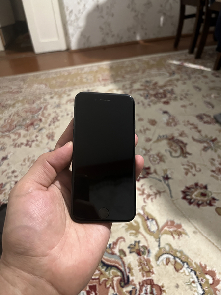 iphone se 2020 жойи 128 gb 70 y.e 3 та бор