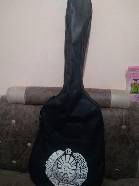 Gitara yangi claccikyangi strunalar