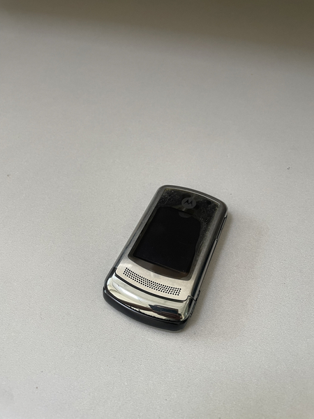 Perfectum telefon Motorolla v13