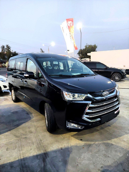 Машина JAC m4 Микроавтобус минивен